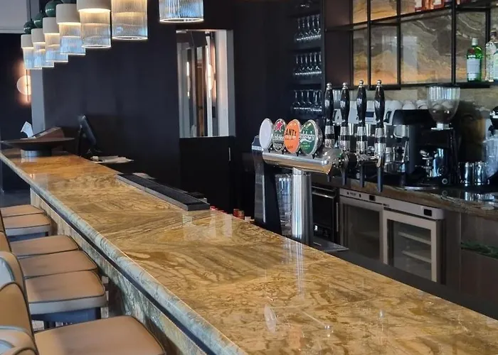 PENDELI RESORT, PLATRES