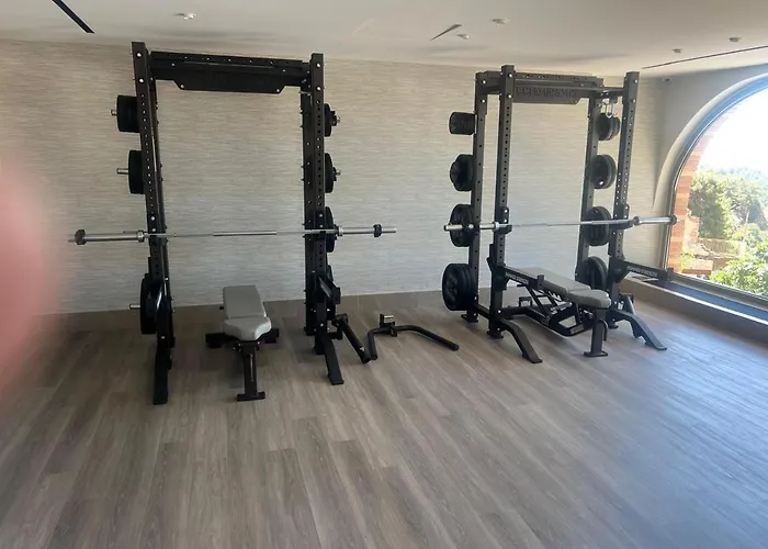 PENDELI RESORT, PLATRES