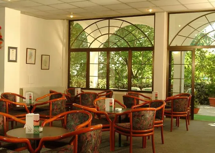 PENDELI RESORT, PLATRES